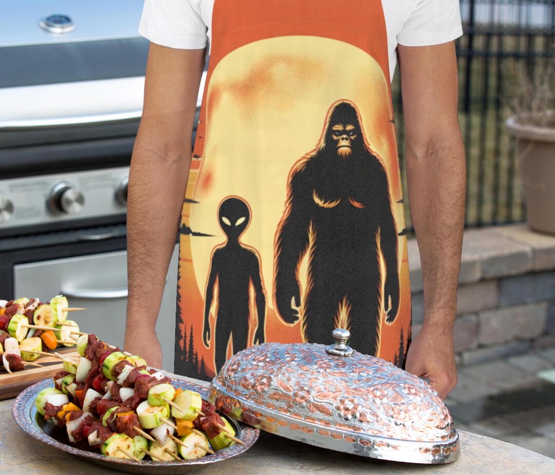 Bigfoot and Alien Apron UFO Sci Fi Design Chef Gift Sasquatch Grilling ...