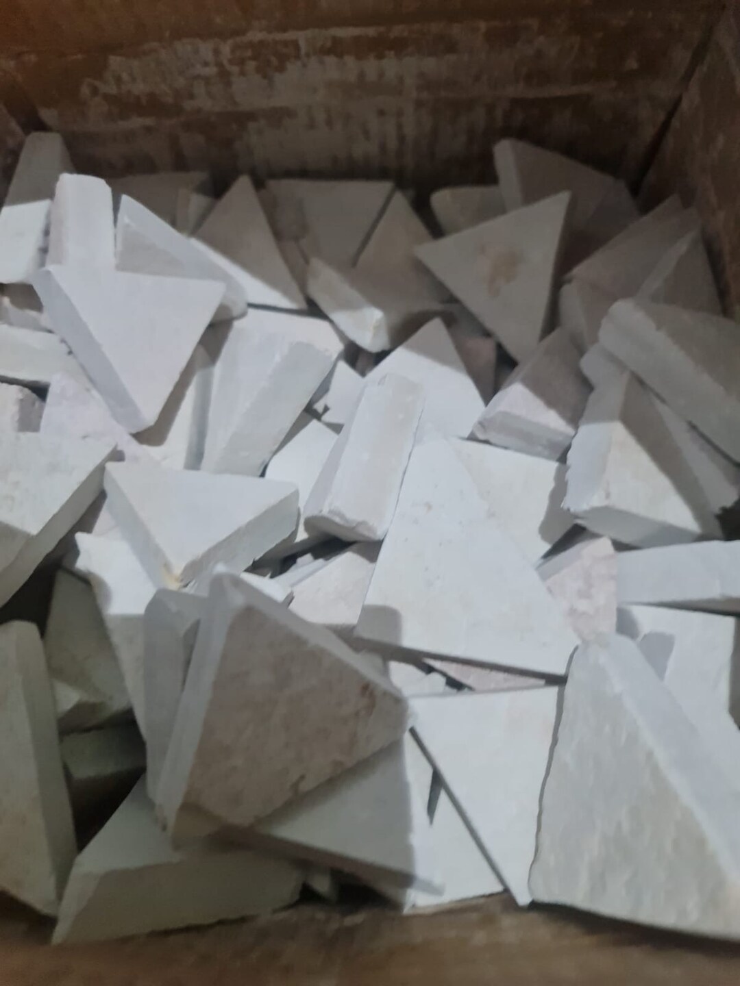 500 Gm+ White/ Pure White Shale Stone Triangle Fresh Indian Clay Earthy ...