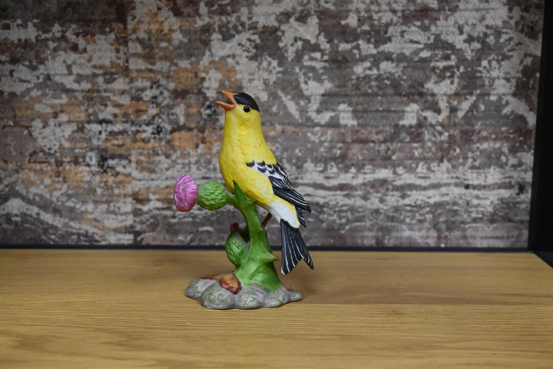 Franklin Mint American Goldfinch Porcelain Figurine: Hand-painted Bird ...