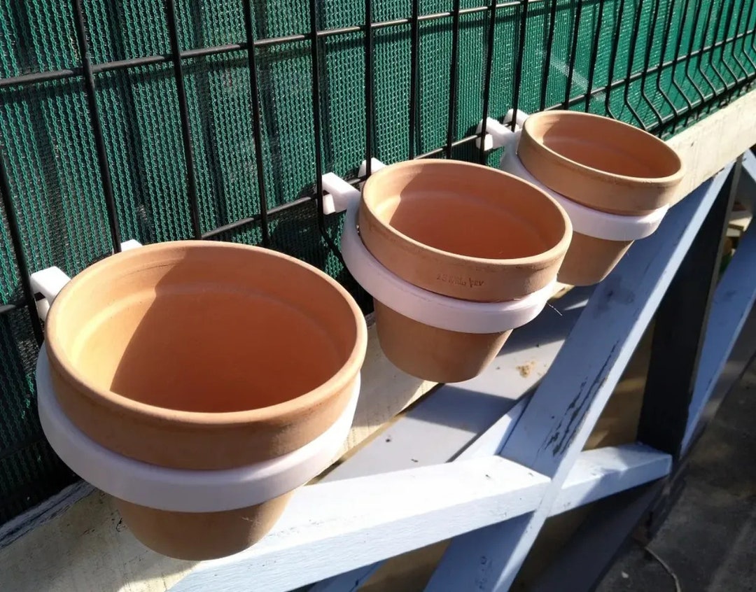 Enhance Your Garden Decor With Hanging Garden Pot Mounts Durable ...