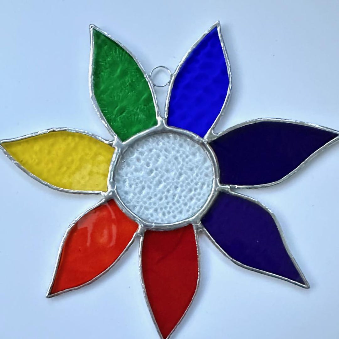 Daisy Suncatcher, Chakra Daisy, Chakra Suncatcher, Rainbow Daisy ...