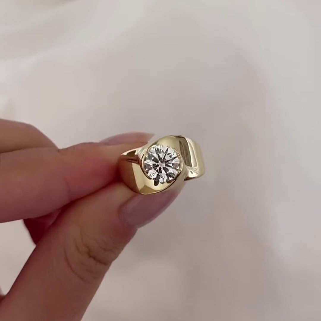 Modern Cigar Band Engagement Ring | 1.00ct Round Lab Diamond | IGI ...