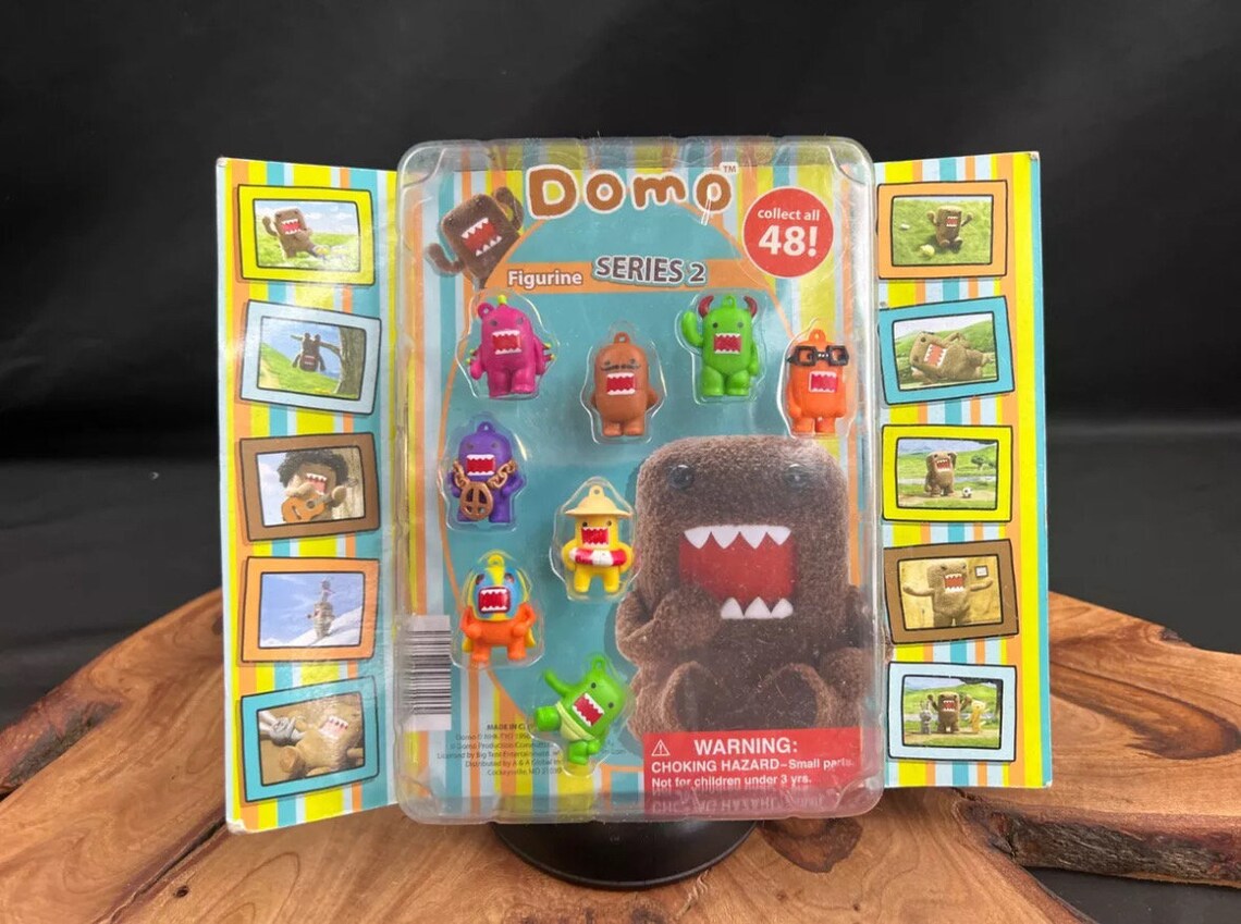Vending Machine Display Domo Mini Figures Blister Pack Series 1 & 2 NEW ...