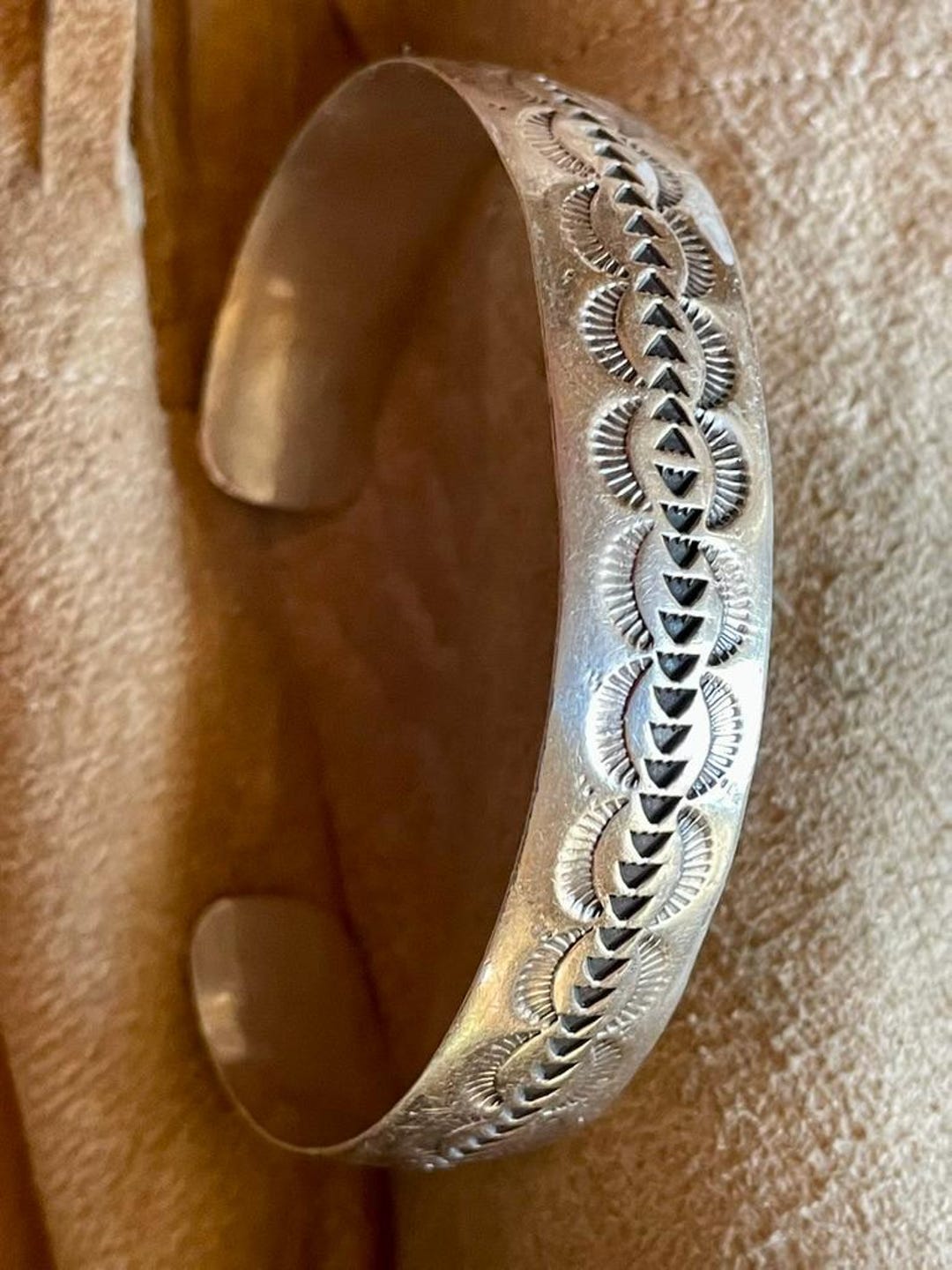 Vintage Navajo Sterling Silver Cuff. Size 7. Signed: "lf". 25 Grams. 1/ ...