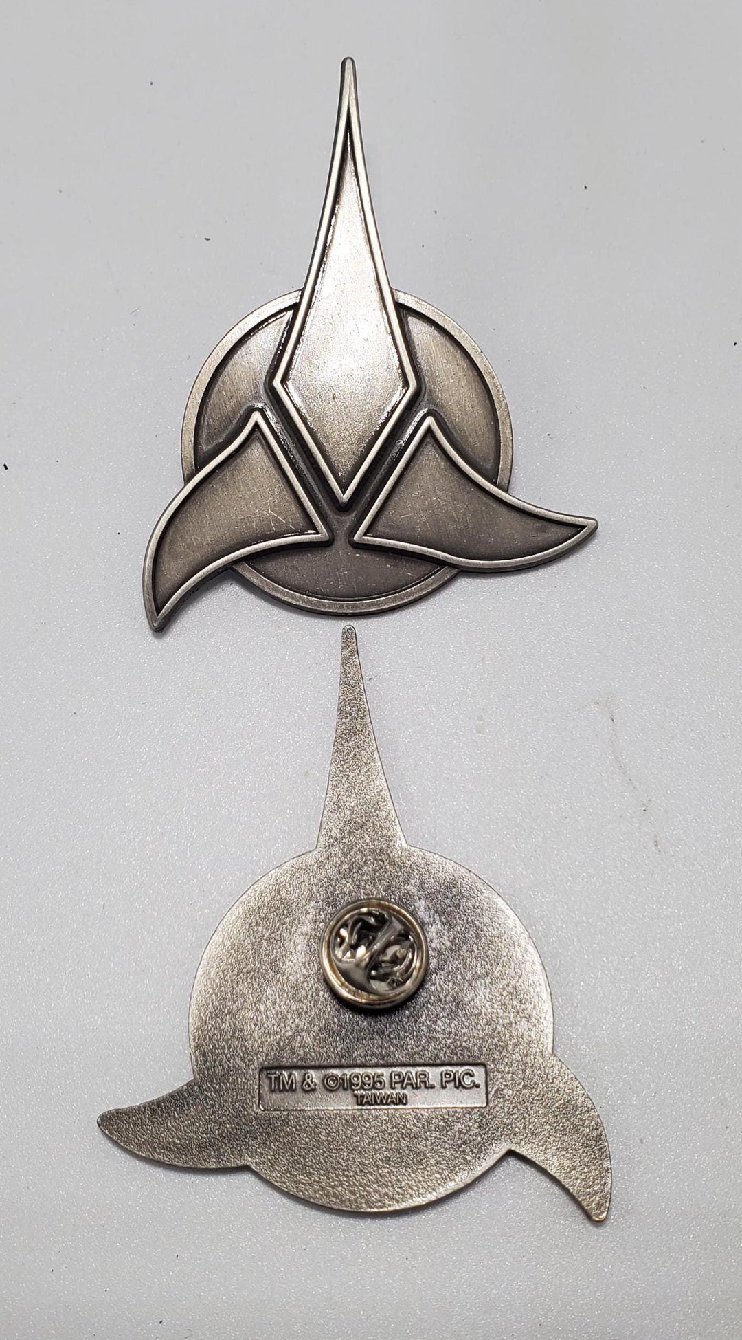 Deluxe Star Trek Klingon Tri-foil Pewter 2.5" Tall Pin- Hollywood Pins ...