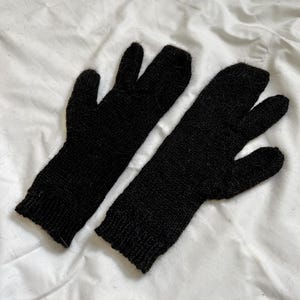 Made to Order Hand Knit Custom Tabi Mittens - Etsy