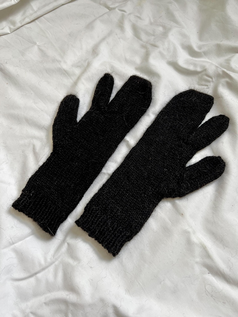 Made to Order Hand Knit Custom Tabi Mittens - Etsy