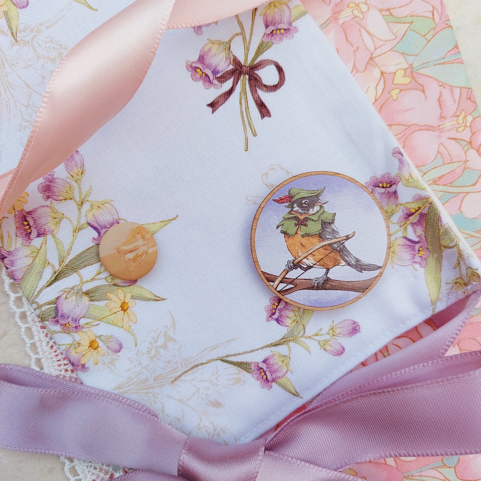 Robin Hood Birdie Wooden Magnetic Needle Minder | Eco-friendly ...