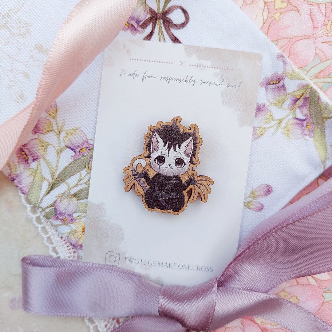 The Scissorhands Cat Wooden Magnetic Needle Minder | Eco-friendly ...