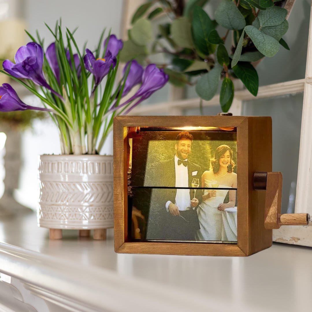Custom Photo Memory Box Gift Hand-cranked Animation Box With Light ...