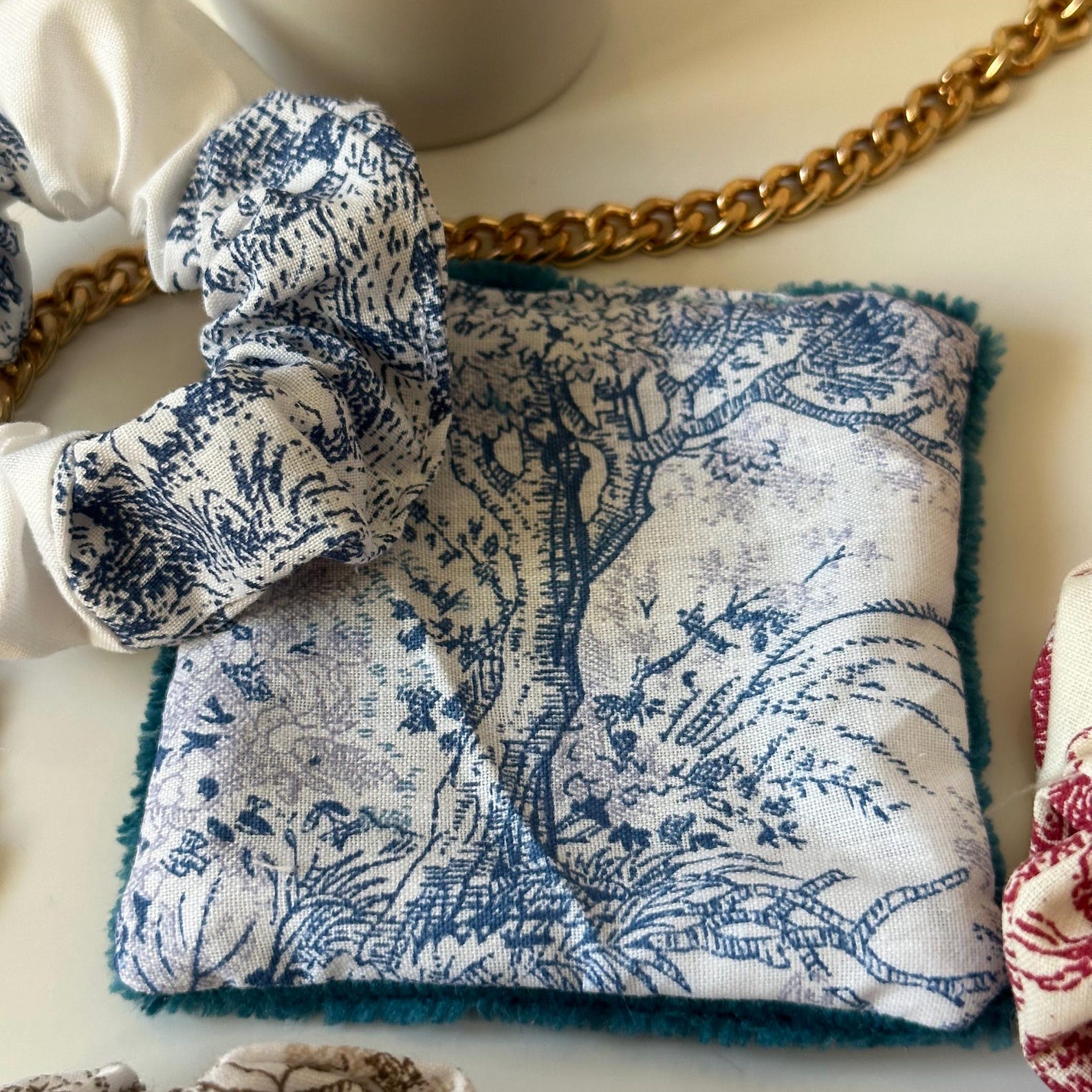 Narure Love/ Toile De Jouy Loverblue Scrunchie and Wipes Reusable ...