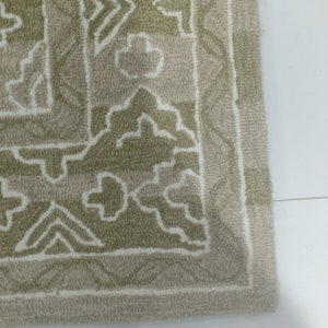 Harmony in Sage: Artisanal Hand-tufted Rugs for a Peaceful Home Vintage ...