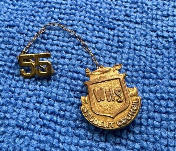 English Scholastic Black Gold Lapel Pin Dinn Trophy