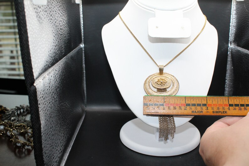 Vintage AVON Necklace 18" Chain With Oval Pendant. Pendant Has 10 ...