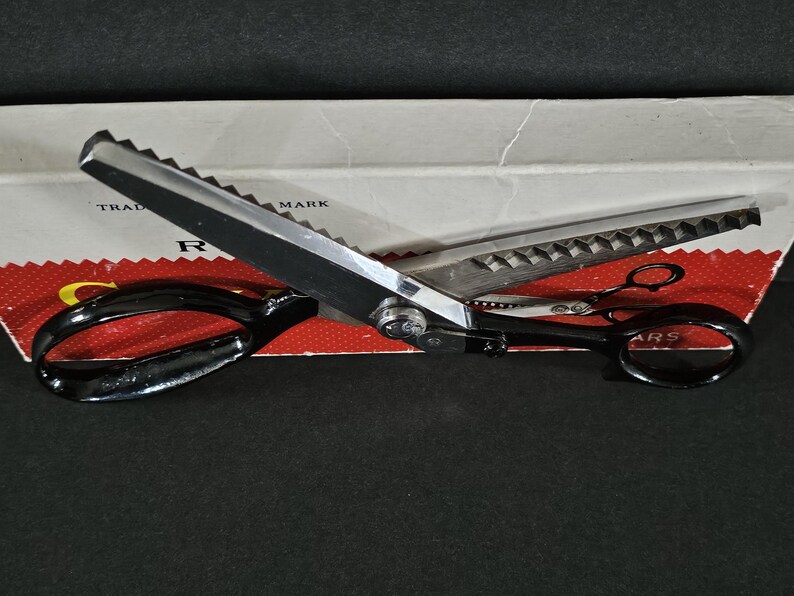 Vintage 1960's Red Canary 8" Pinking Shears - Etsy