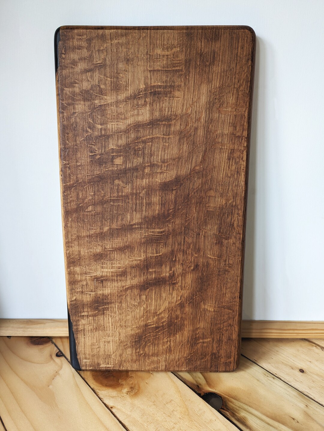 Pith Rayed Oak Wood Chopping Board With Black Resin Corners - Etsy