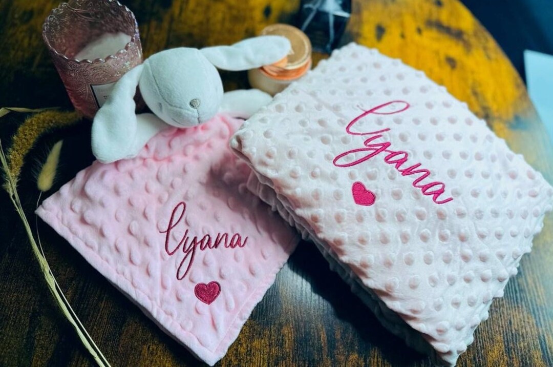 Ensemble Doudou et Plaid Assorti Brodés : Douceur et Réconfort - Etsy ...