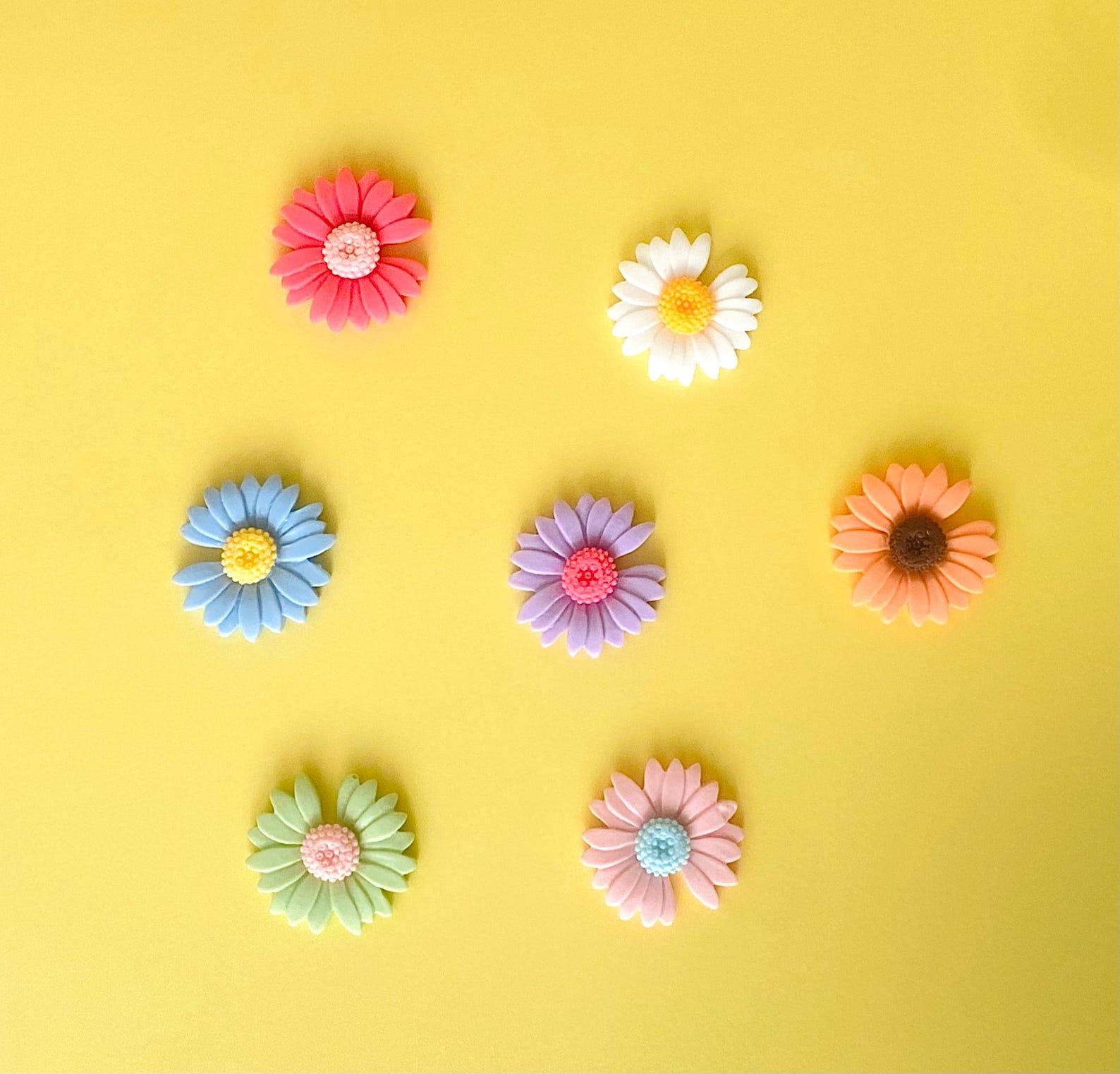 Large Flower Thumbtacks and Magnets | Set of 7 Flower Magnets or Push ...