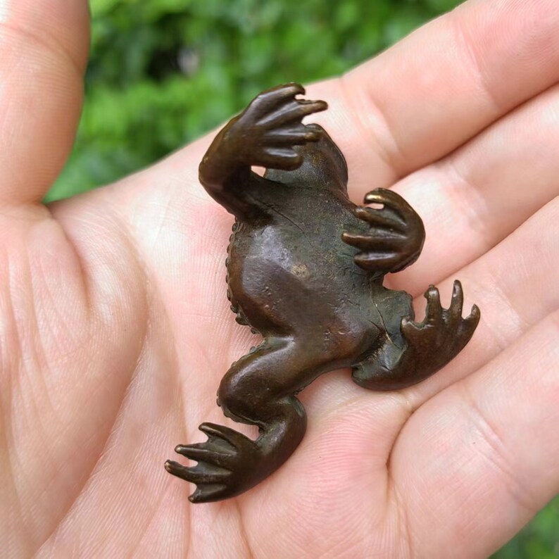 Brass Fengshui Royal Toad Statue Luck & Success Home Décor Sculpture Gift Lucky Mini Frog Toad ...