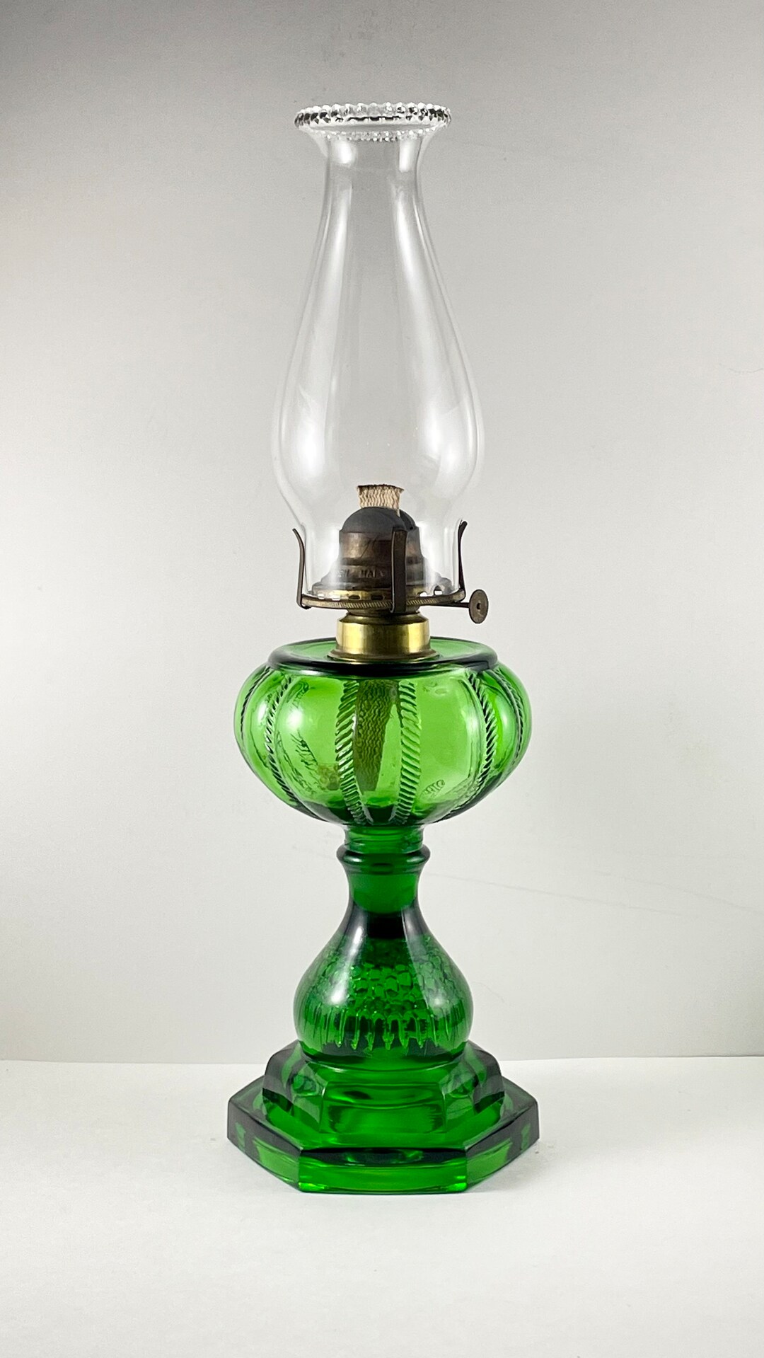 Late Victorian Findlay Green Fishscale and Cable Oil Lamp / Dalzell ...