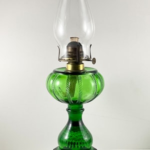 Late Victorian Findlay Green Fishscale and Cable Oil Lamp / Dalzell ...