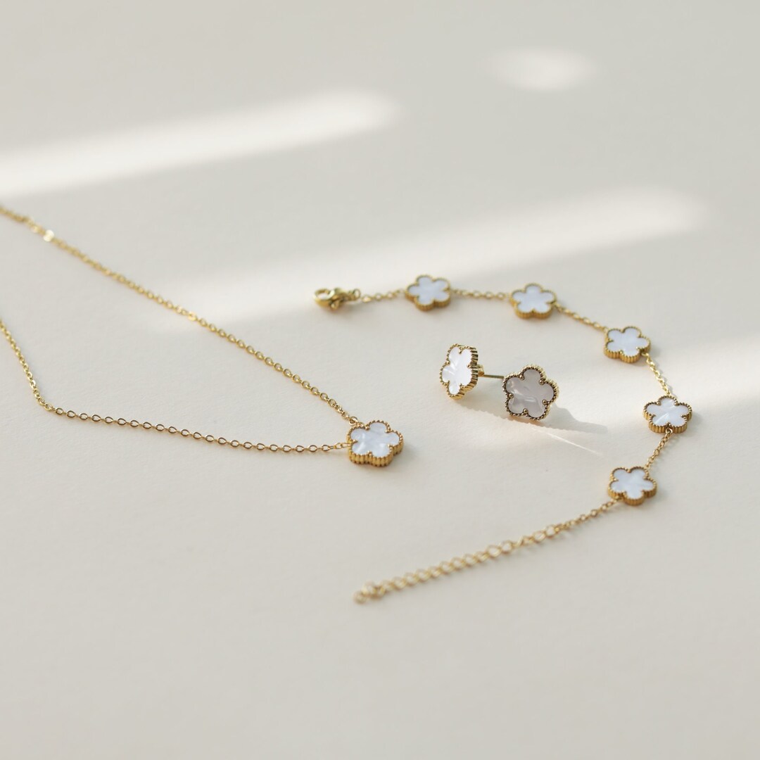 Gold Clover Pearl Earrings 18K Five Leaf Flower Stud - Etsy