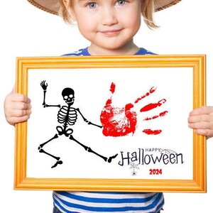 Halloween Handprint Art, Cute Skeleton Craft, Halloween Preschool ...