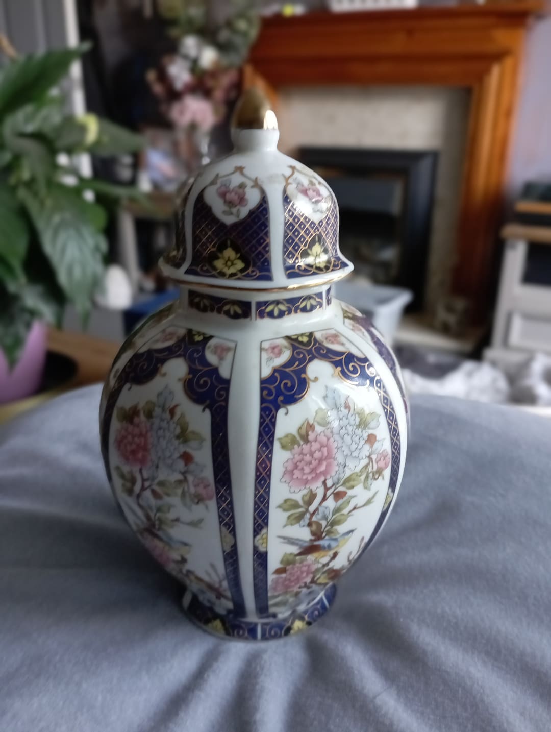 Vintage 1980s Japan Eiwa Kinsei Ginger Jar Vase Featuring ...
