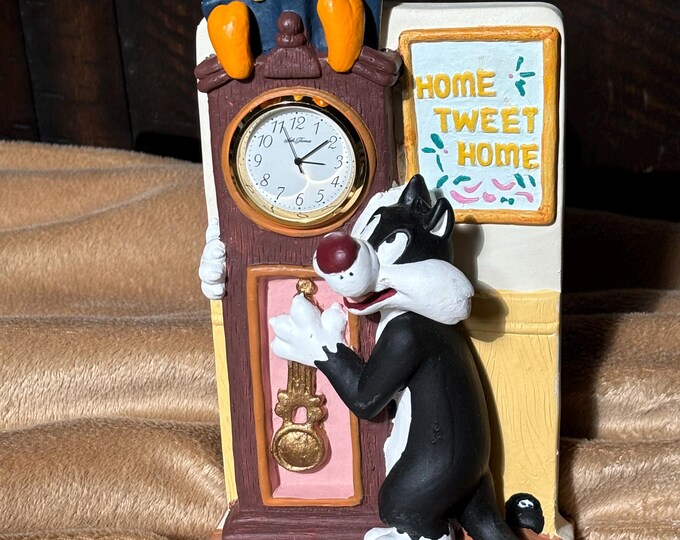 LOONEY TUNES Mantle Clock Sylvester Tweety Warner Bros Home Tweet Home ...