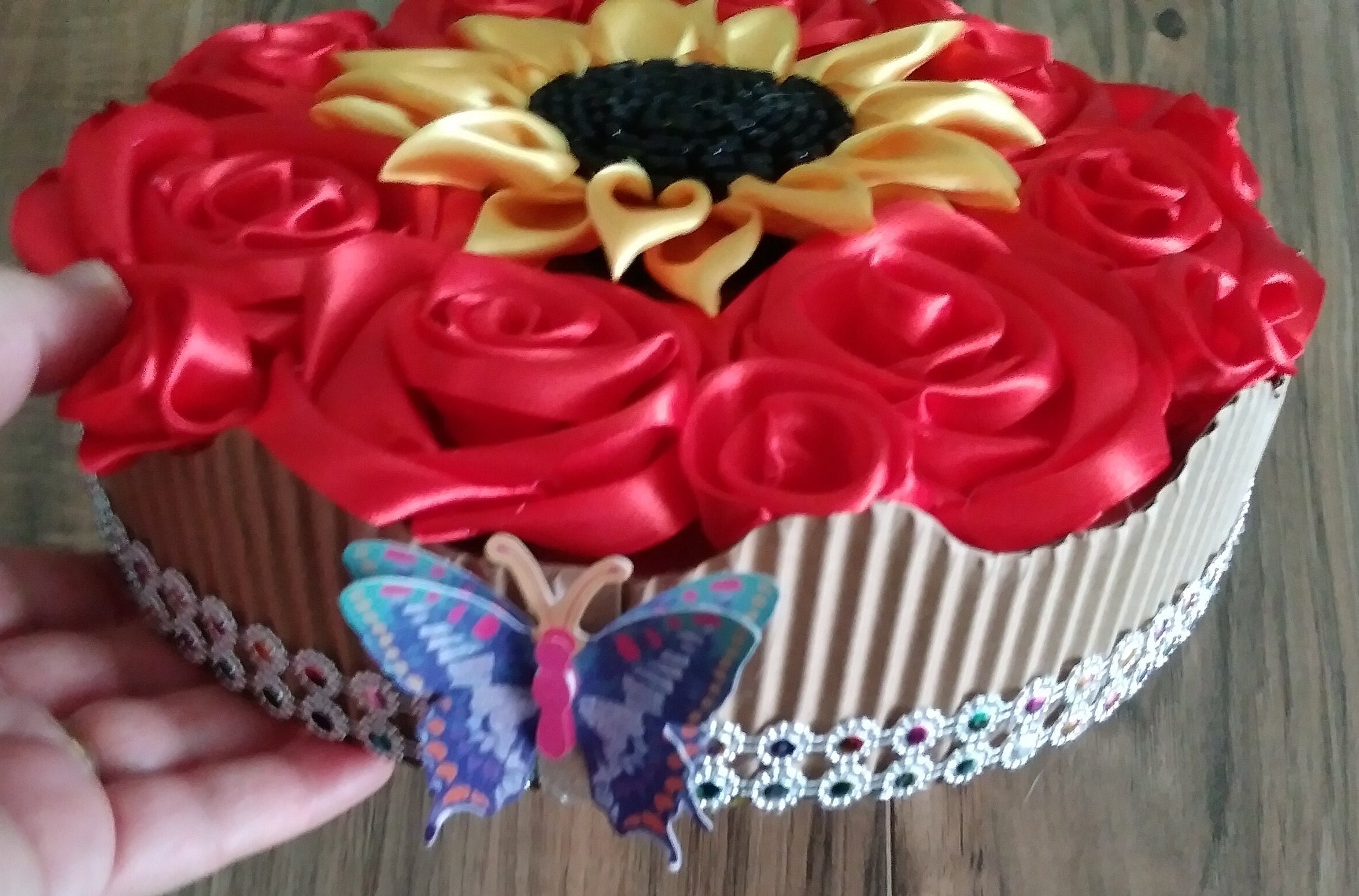 Silk Ribbon Roses. Flower Box. Satin Roses. Eternity Rose. Bouquets Roses. Home Dekor. Rose Box ...