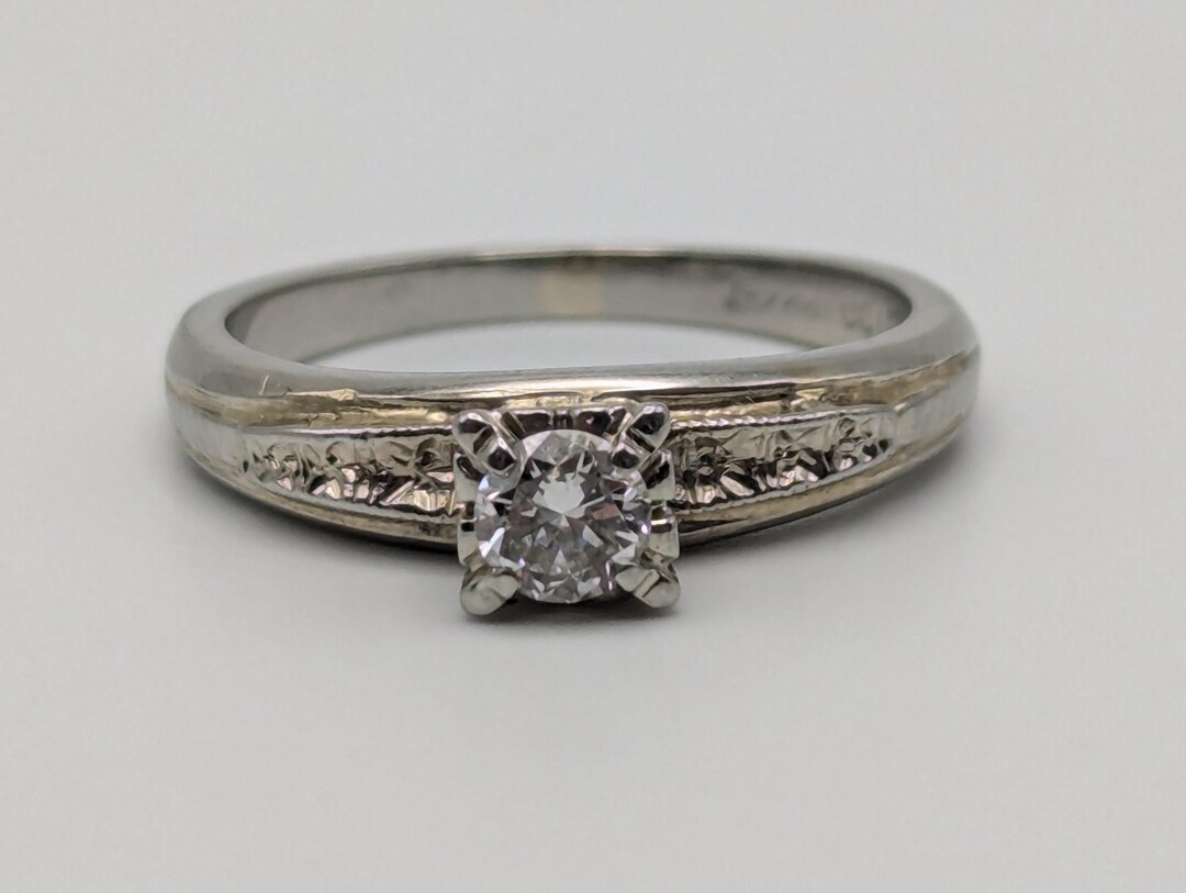 18k White Gold Cathedral Setting .20ct Round Cut Diamond Engagement ...