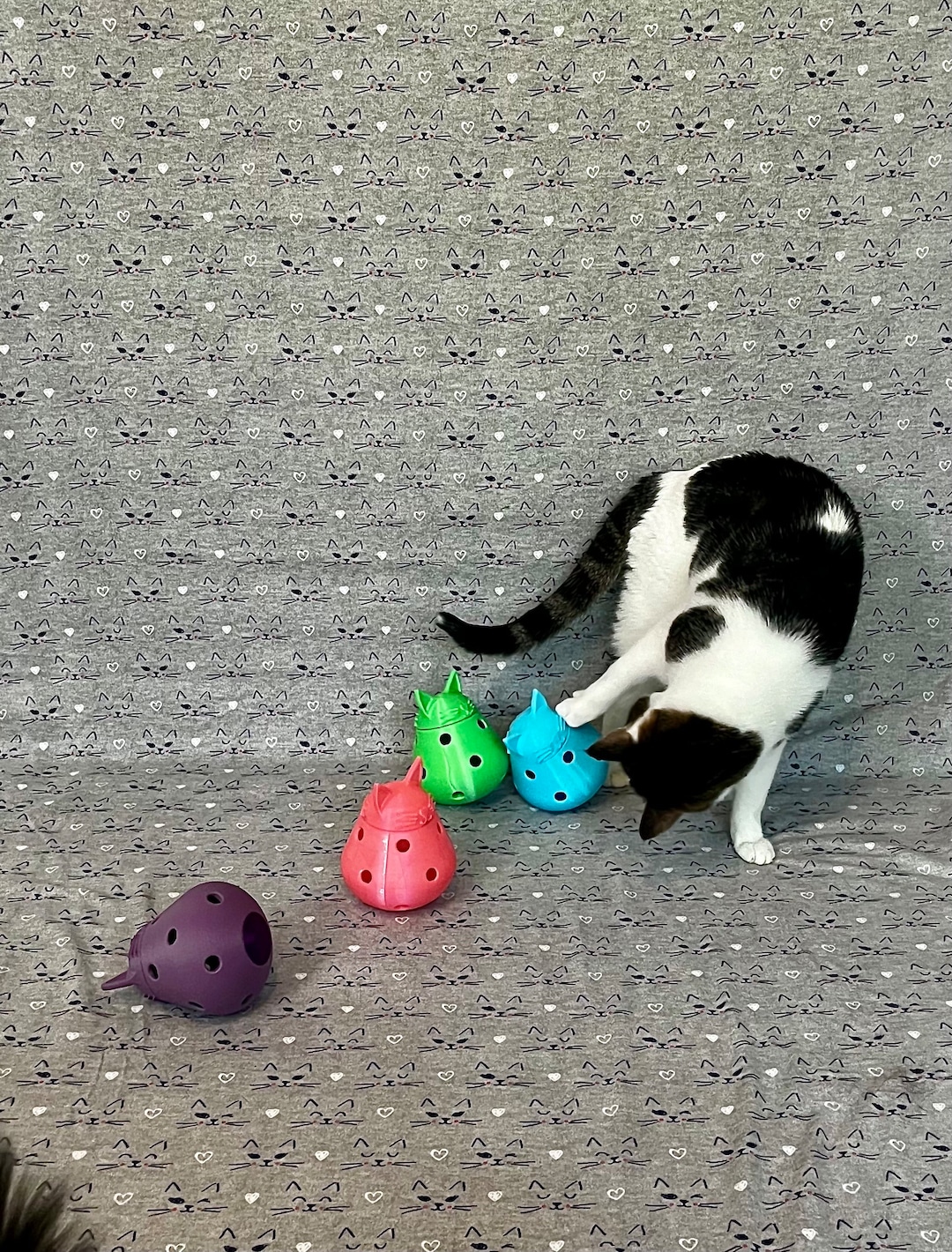 Interactive Cat Treat Wobbler / Foraging Toy – 3D Printed Puzzle Feeder ...