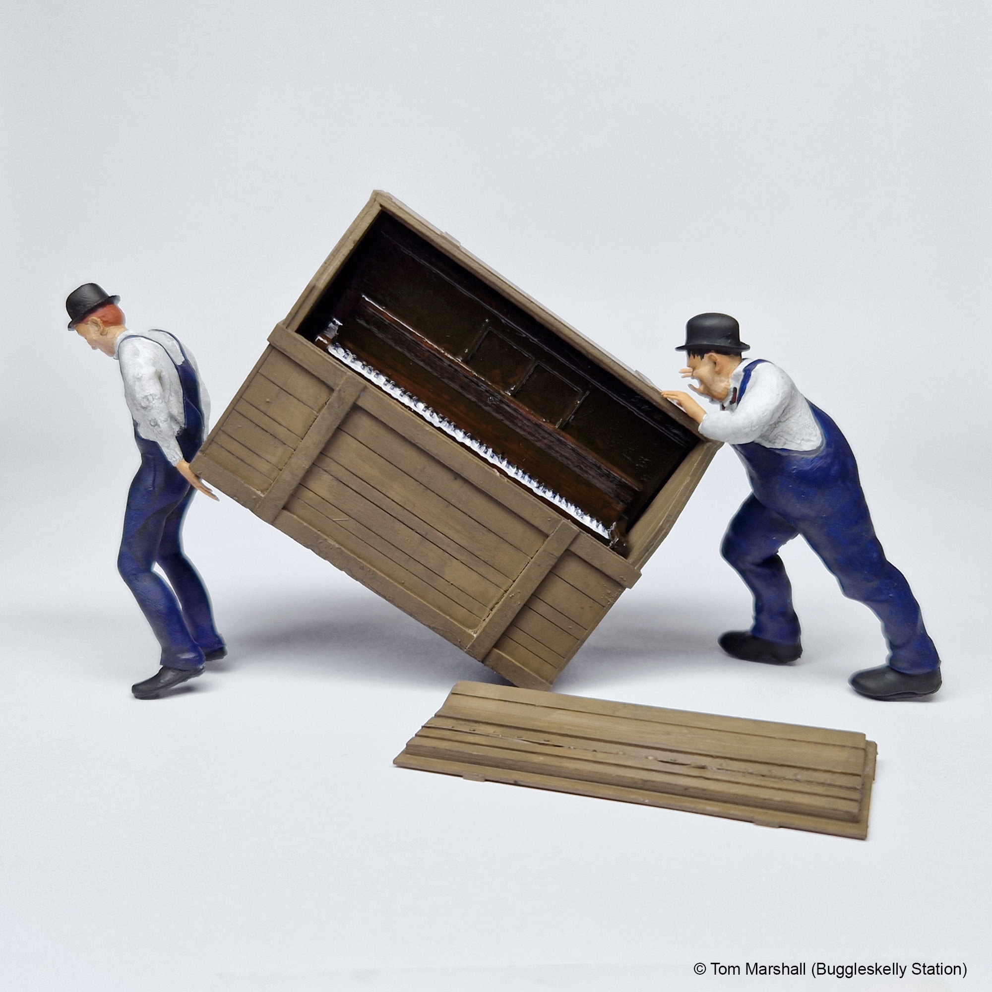 Music Box - Piano and Crate - Scale Model - Model Railway/diorama ...