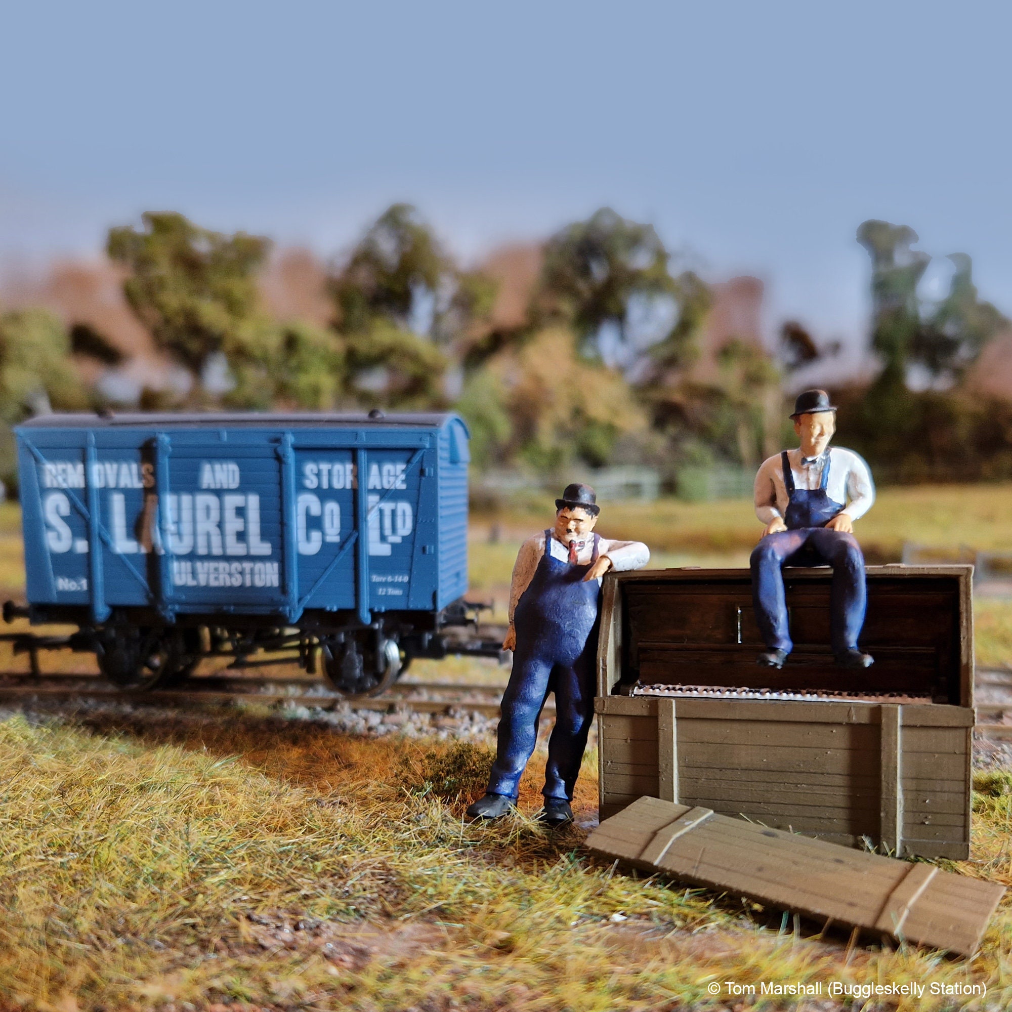 Music Box - Piano and Crate - Scale Model - Model Railway/diorama ...