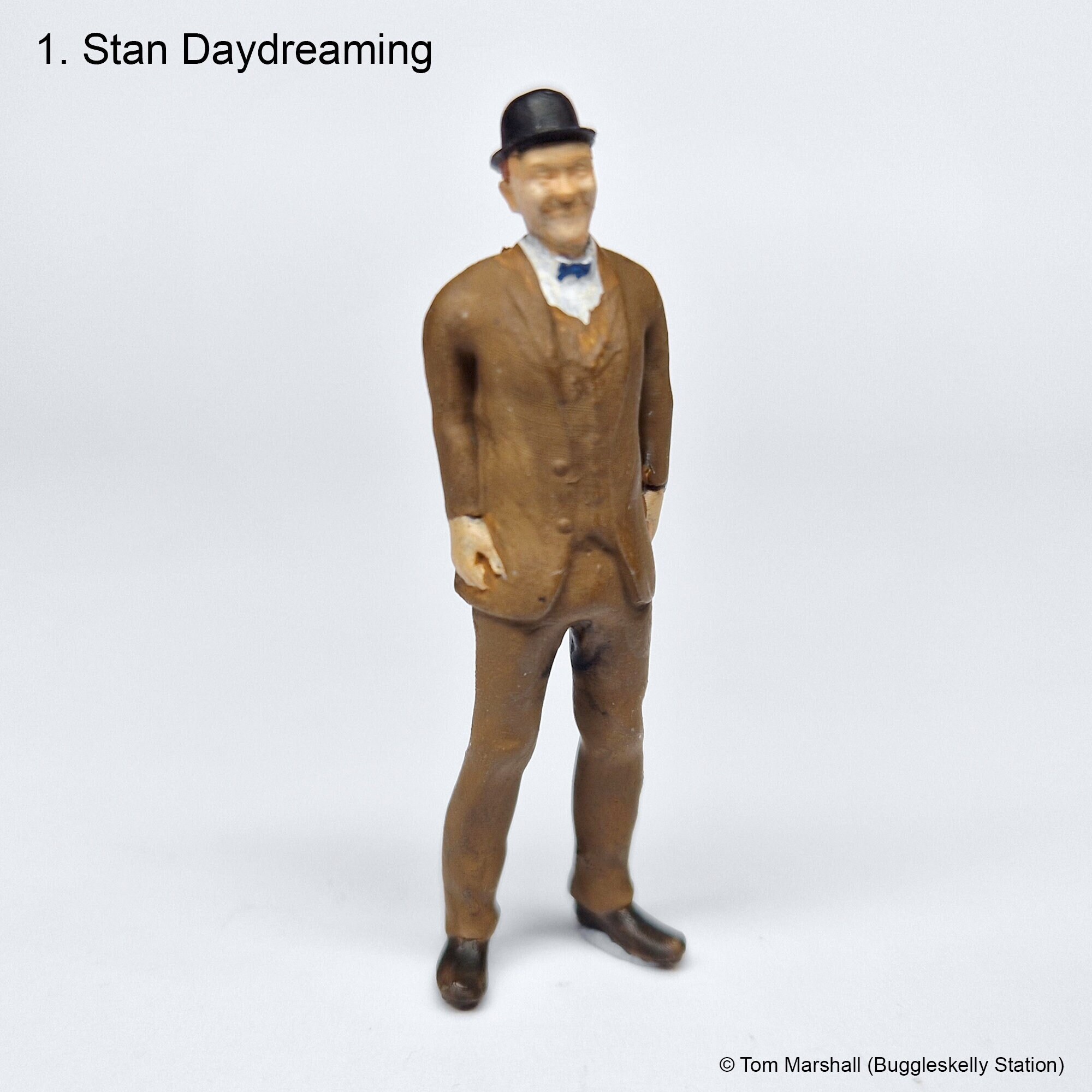 Stan Laurel - Pose 1 (daydreaming) - Scale Model Figure Figurine ...