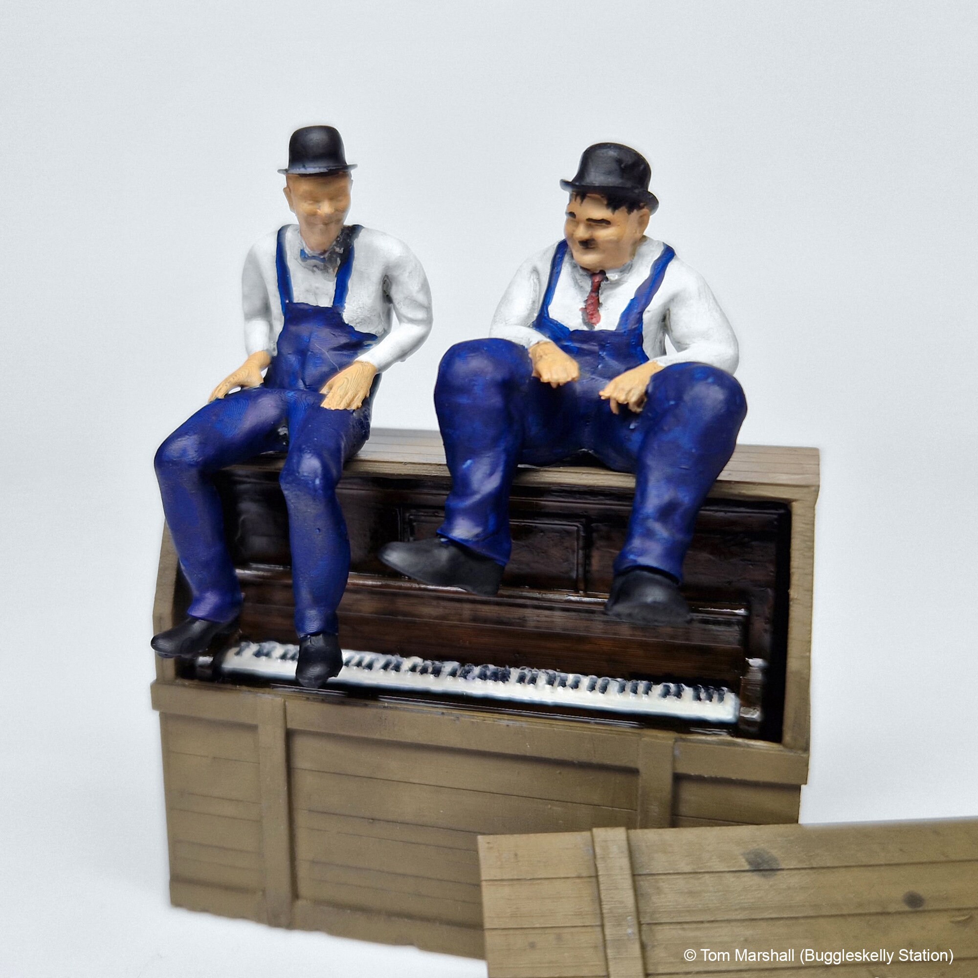 Ollie (oliver Hardy) - Pose 3 (sitting) - Scale Model Figure Figurine ...