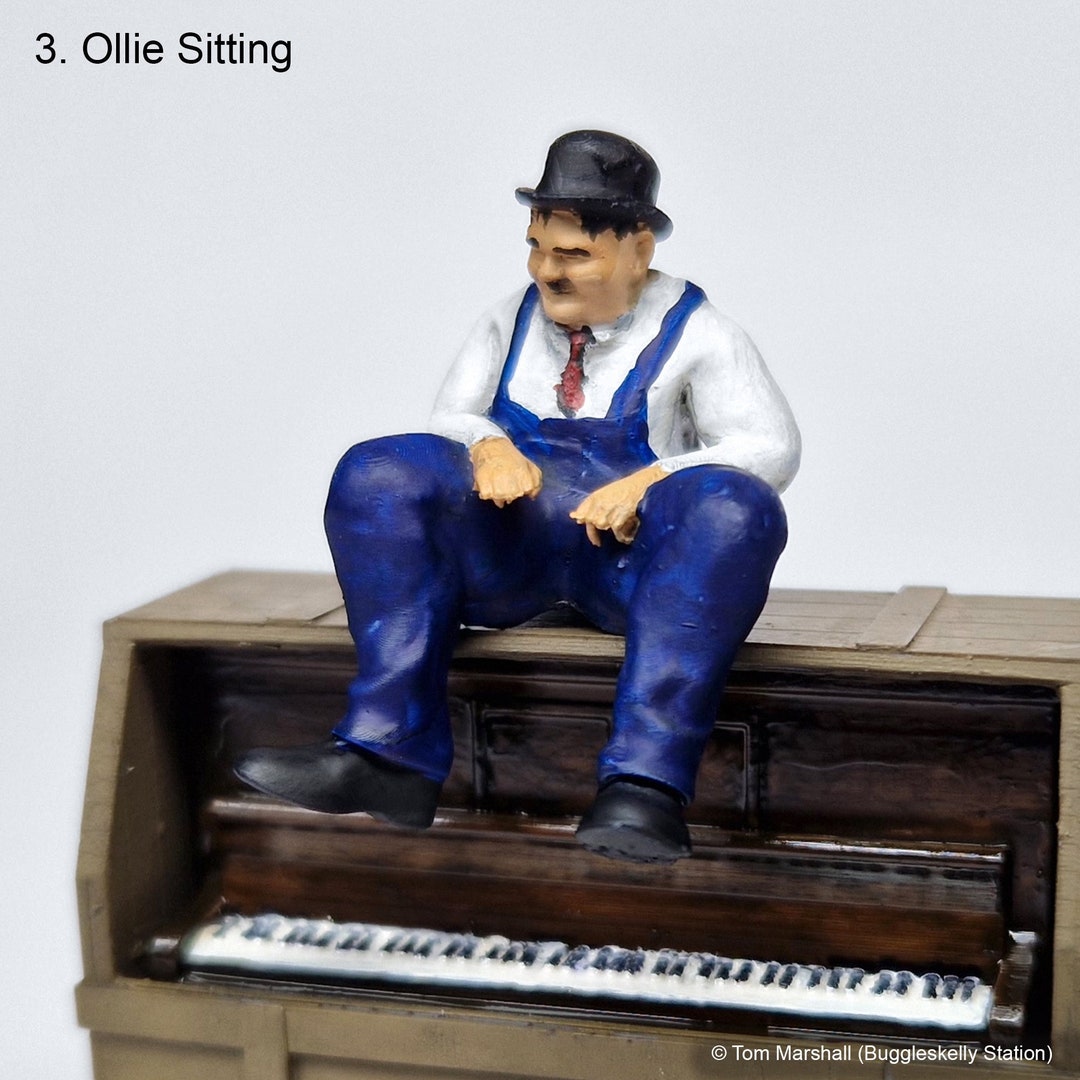 Ollie (oliver Hardy) - Pose 3 (sitting) - Scale Model Figure Figurine ...