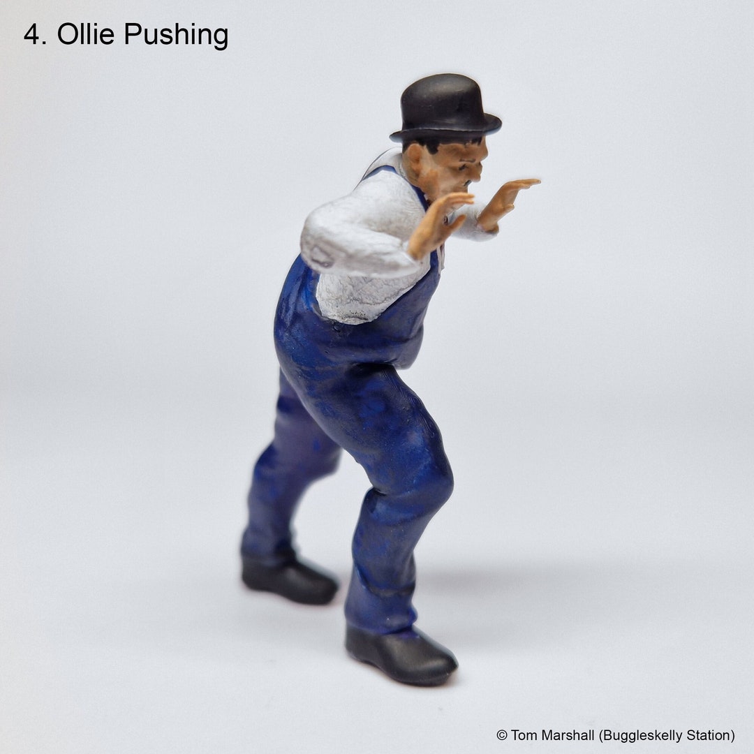 Ollie (oliver Hardy) - Pose 4 (pushing) - Scale Model Figure Figurine ...