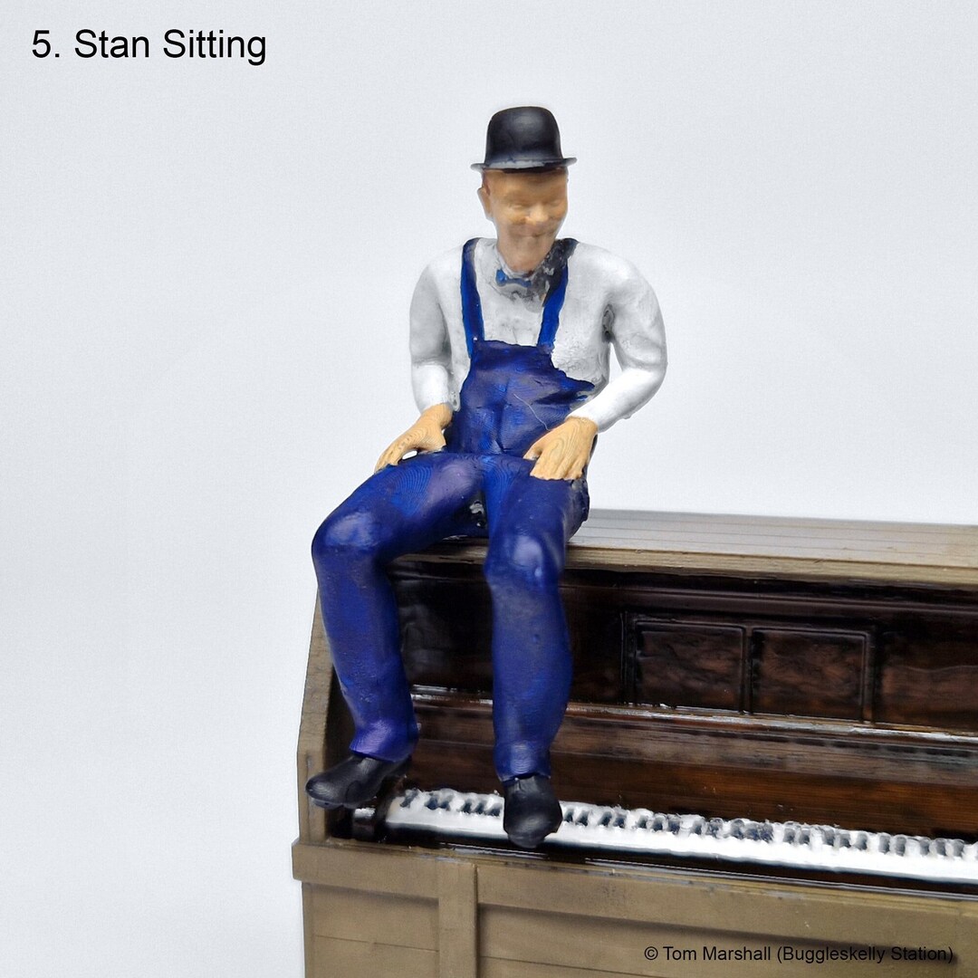 Stan Laurel - Pose 5 (sitting) - Scale Model Figure Figurine - Model ...
