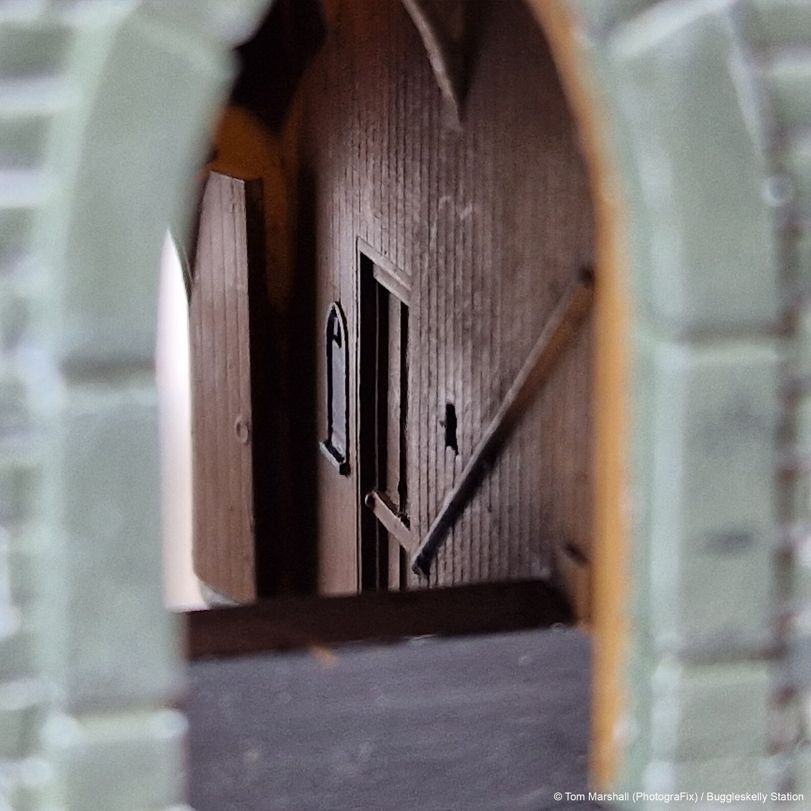 Crovan's Castle Station N, TT, TT3, OO & O Gauge Model Railway Railroad ...