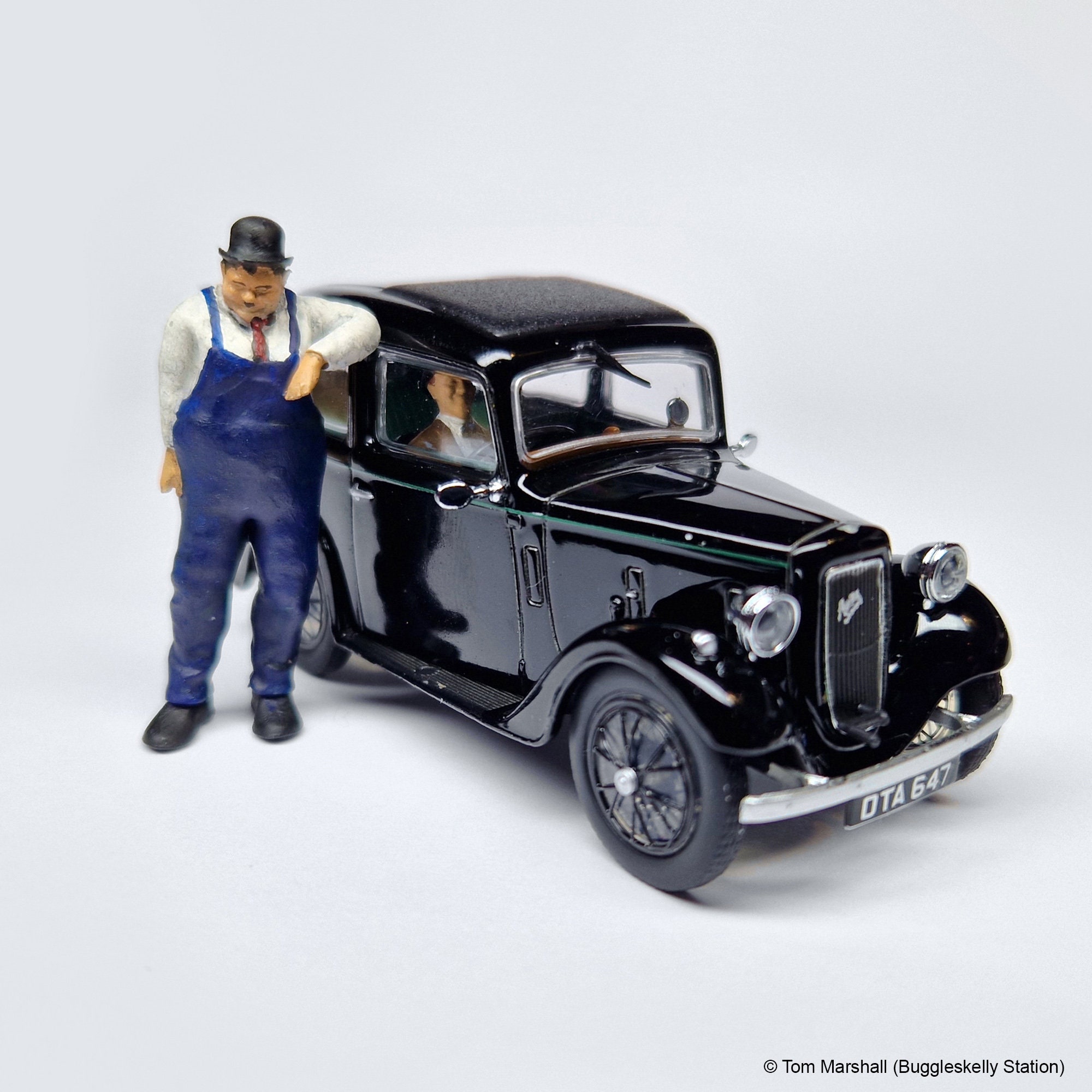 Ollie (oliver Hardy) - Pose 5 (leaning) - Scale Model Figure Figurine ...