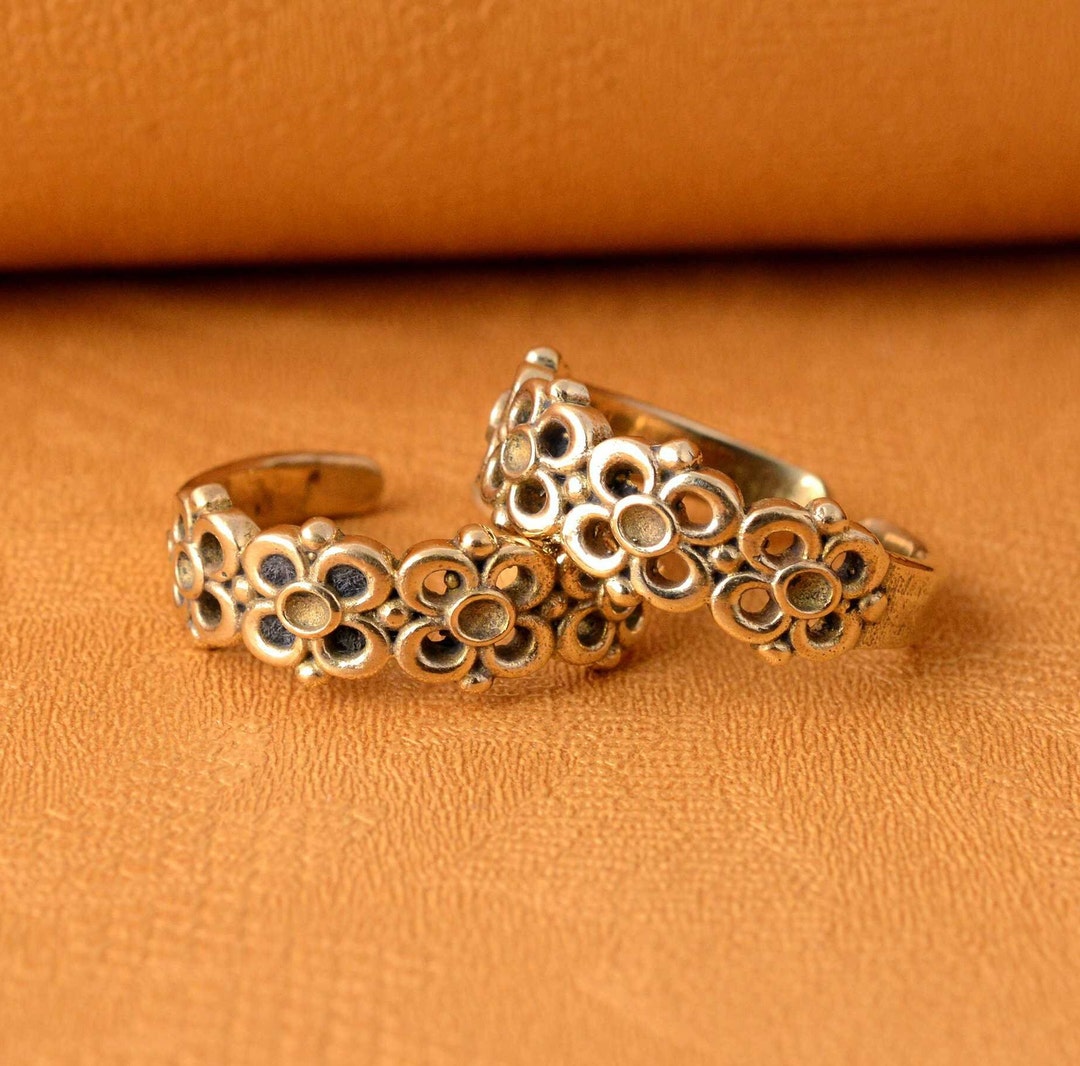 Gold Brass Flower Toe Ring - Etsy