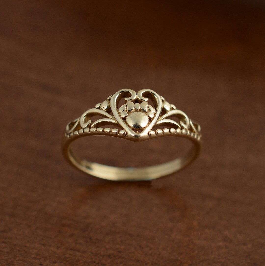 Gold Claddagh Ring: Tiny Celtic Irish Promise Ring - Etsy