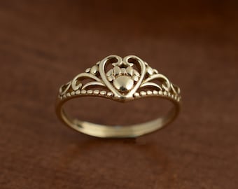 9ct Gold Claddagh Ring - Etsy