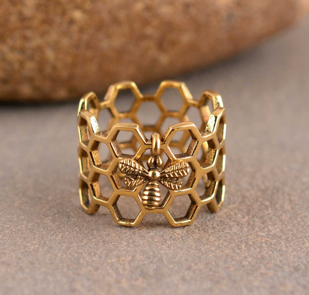 Honey Bee With Honeycomb Dainty Gold Ring, Nature Unique Animal Ring ...