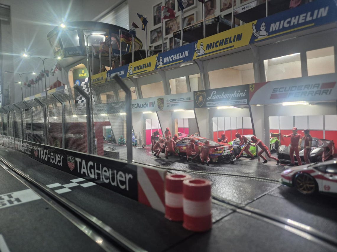 Formula 1 Pit Crew Stls in 1/32 Scale for 3D Printing. Digital Files ...