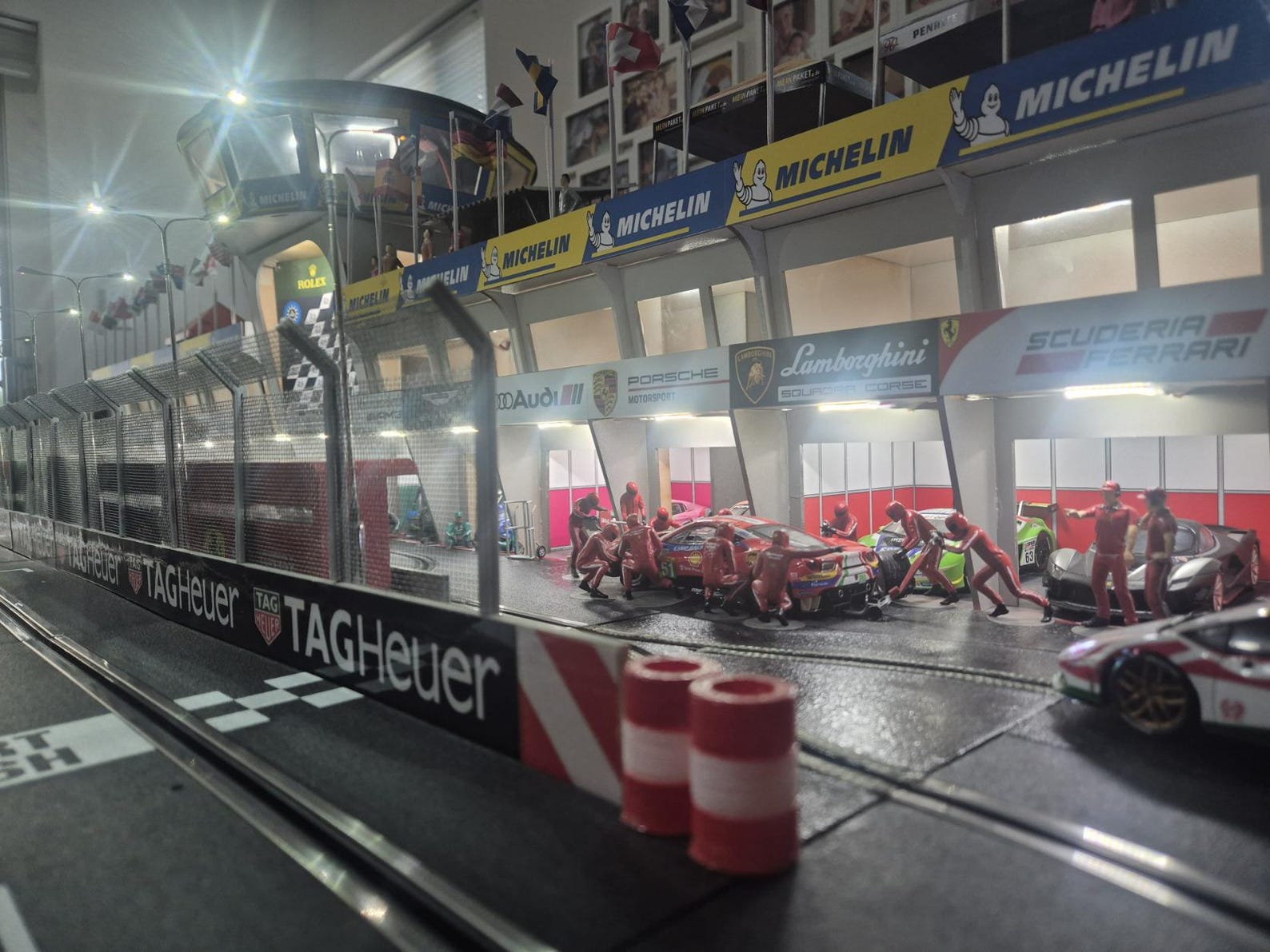 Formula 1 Pit Crew Stls in 1/32 Scale for 3D Printing. Digital Files ...