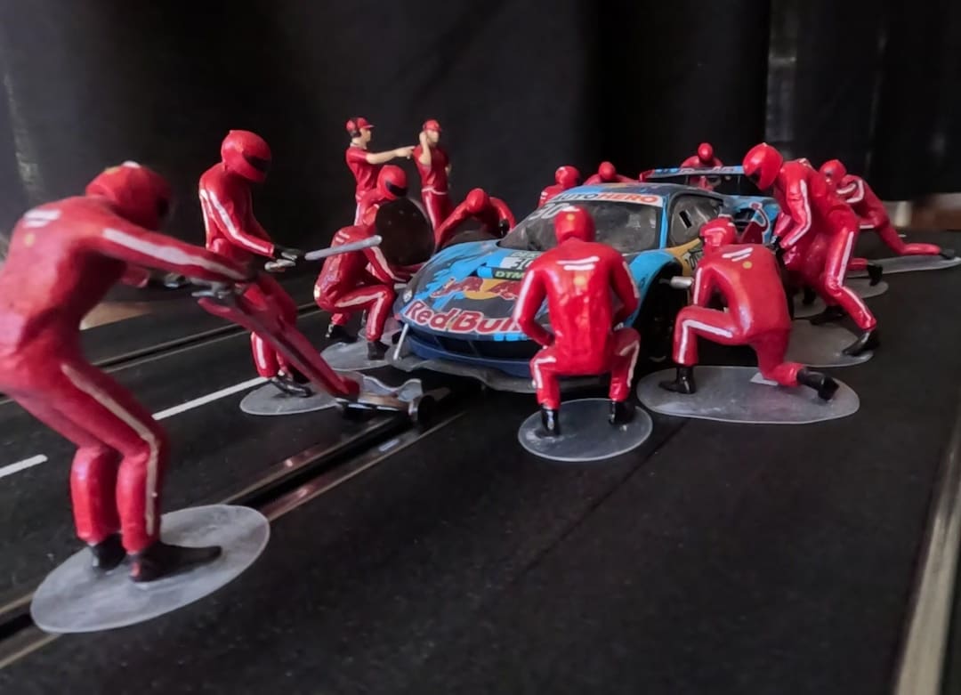 Formula 1 Pit Crew Stls in 1/32 Scale for 3D Printing. Digital Files ...