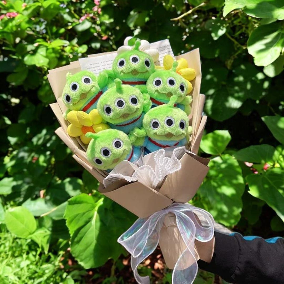 Green Alien Animal Big Plush Flower Bouquet Handmade Flower Arrangement ...