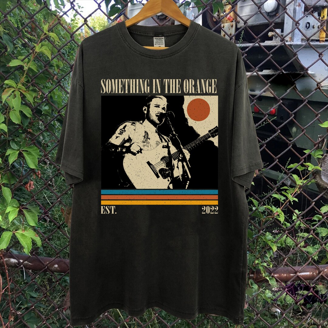Algo en la camisa naranja, Algo en las camisetas naranjas, Algo en la ...